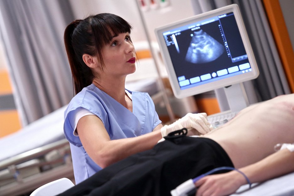 Modrý kód - Kůl v srdci (S01E03) (2017) | ČSFD.cz