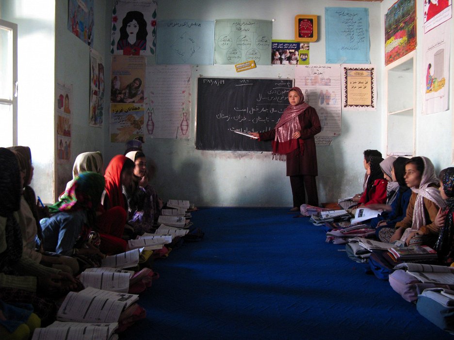 Afghanistans verkleidete Mädchen - Die Bacha Posh (2013) | ČSFD.cz