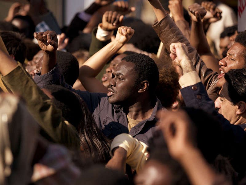 Guerrilla - Epizoda 1 (E01) (2017) | ČSFD.cz