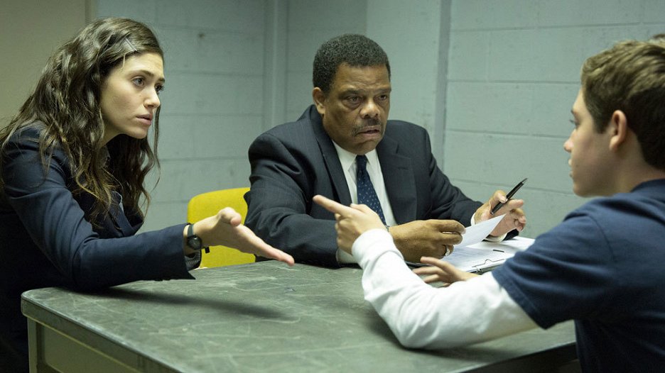 Shameless - Carl's First Sentencing (S05E09) (2015) | ČSFD.cz