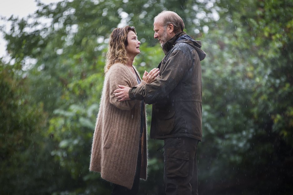 Bez poskvrny - Fotografie (S01E06) (2015) | ČSFD.cz