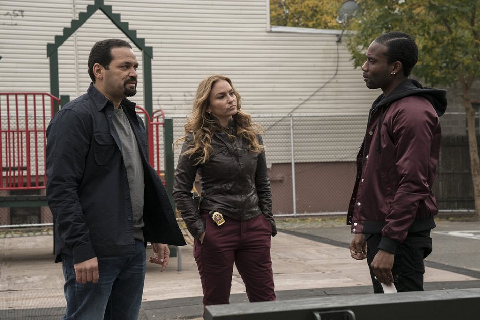 Špinaví poldové - Behind the Mask (S02E12) (2017) | ČSFD.cz