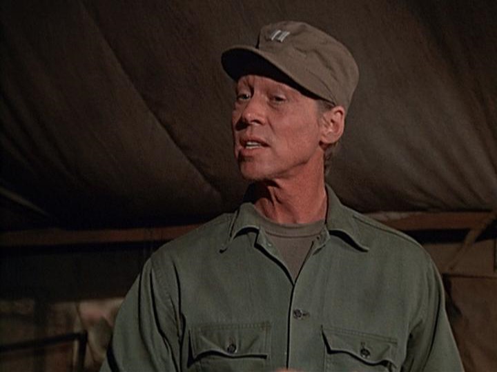 M*A*S*H - Souboj agentů (S02E24) (1974) | ČSFD.cz