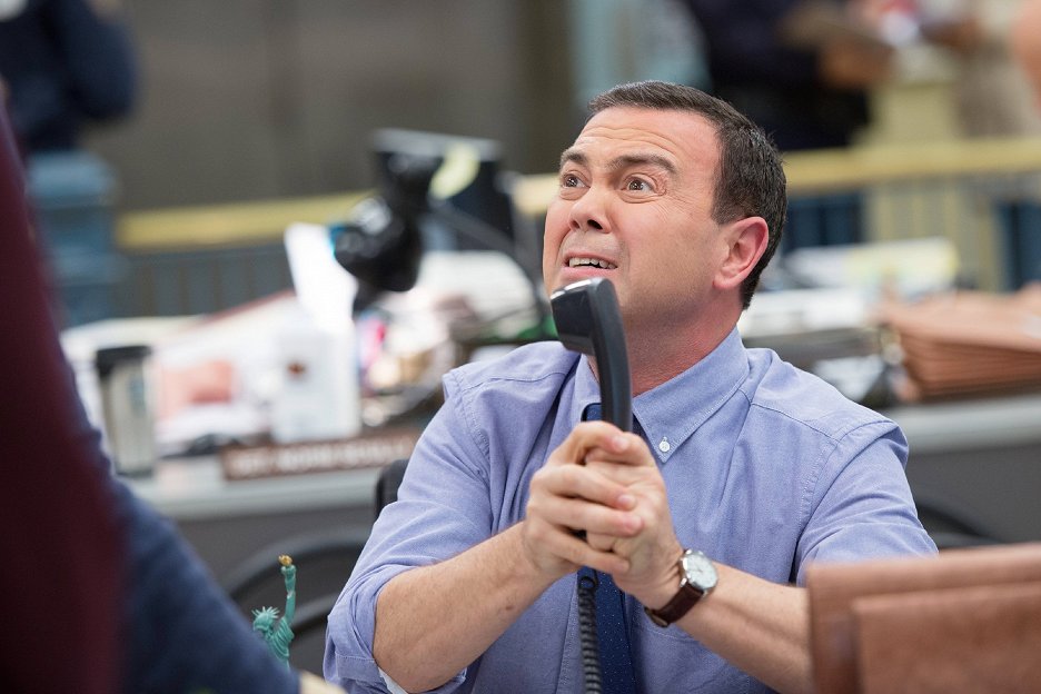 Brooklyn 99 - Boyle v celé parádě (S01E17) (2014) | ČSFD.cz