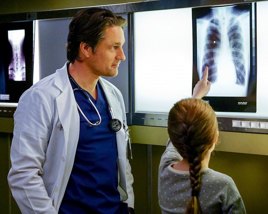 A Grace klinika - Egy „tökéletes” nap (S13E23) (2017) | ČSFD.sk