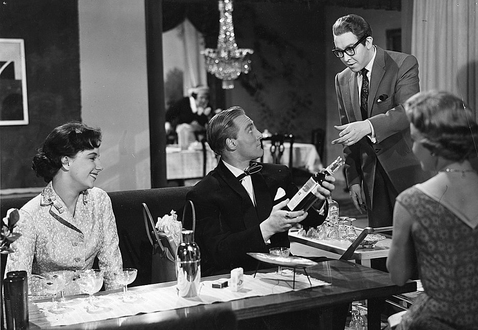 Vihdoinkin hääyö... (1957) | ČSFD.cz