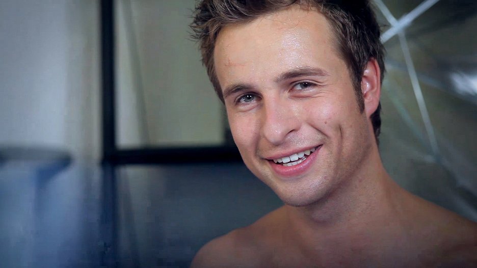 Beyond the Bridge (2015) | ČSFD.cz