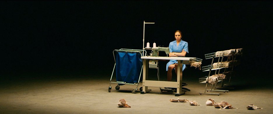 The invisible hand (2016) | ČSFD.cz