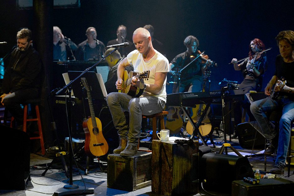 Sting en concert à l'Olympia de Paris (2017) | Galerie - Z filmu | ČSFD.cz