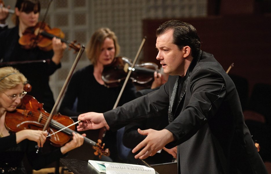 Lucerne Festival 2014 - Andris Nelsons dirigiert Brahms (2014) | ČSFD.cz