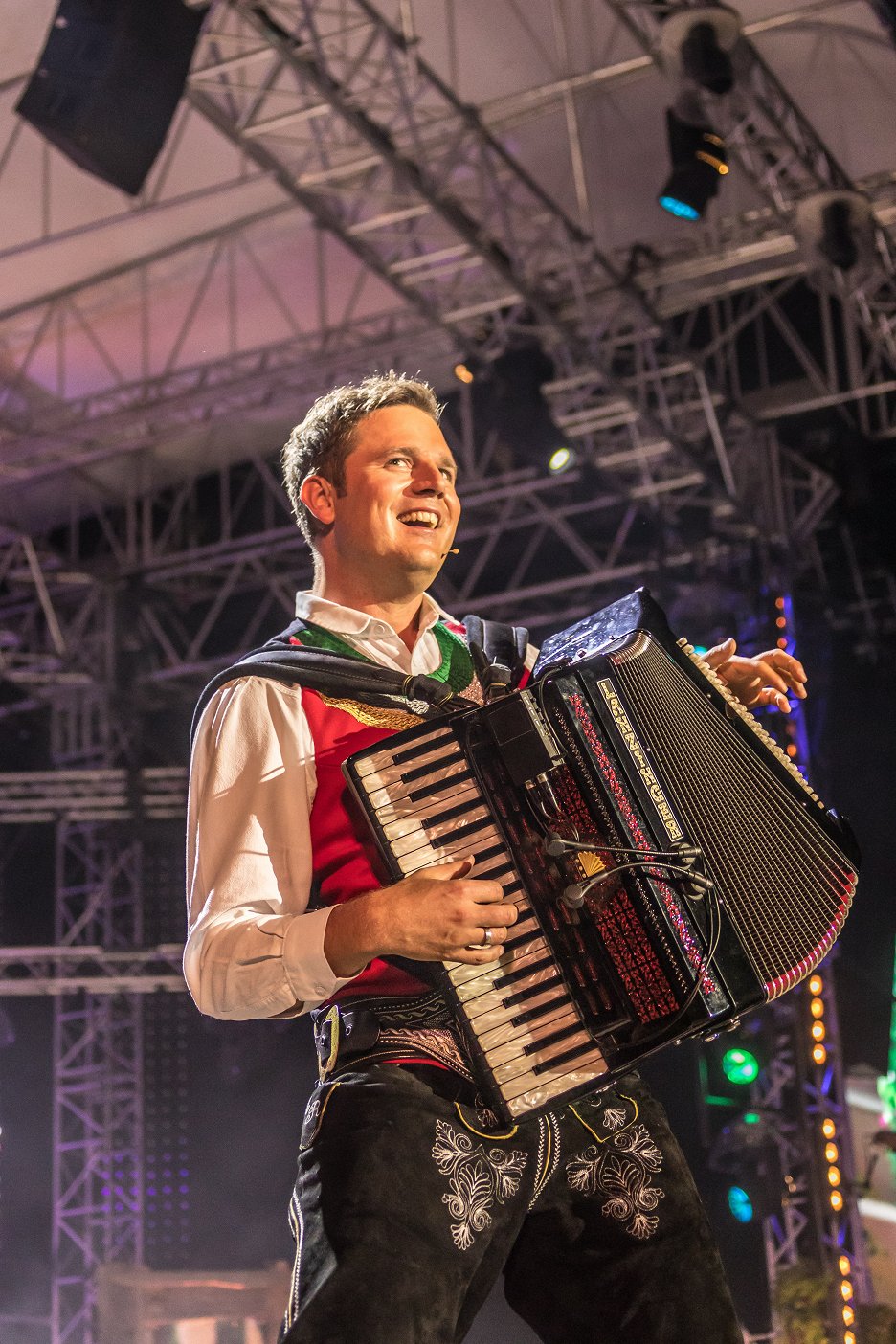 Die jungen Zillertaler - Drob'n auf'm Berg: Partykracher Live & Non ...