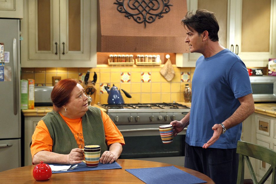 Dva a pol chlapa - Above Exalted Cyclops (S06E21) (2009) | ČSFD.sk