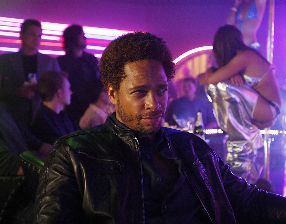 Kriminálka Las Vegas - Švábi (S08E09) (2007) | ČSFD.cz