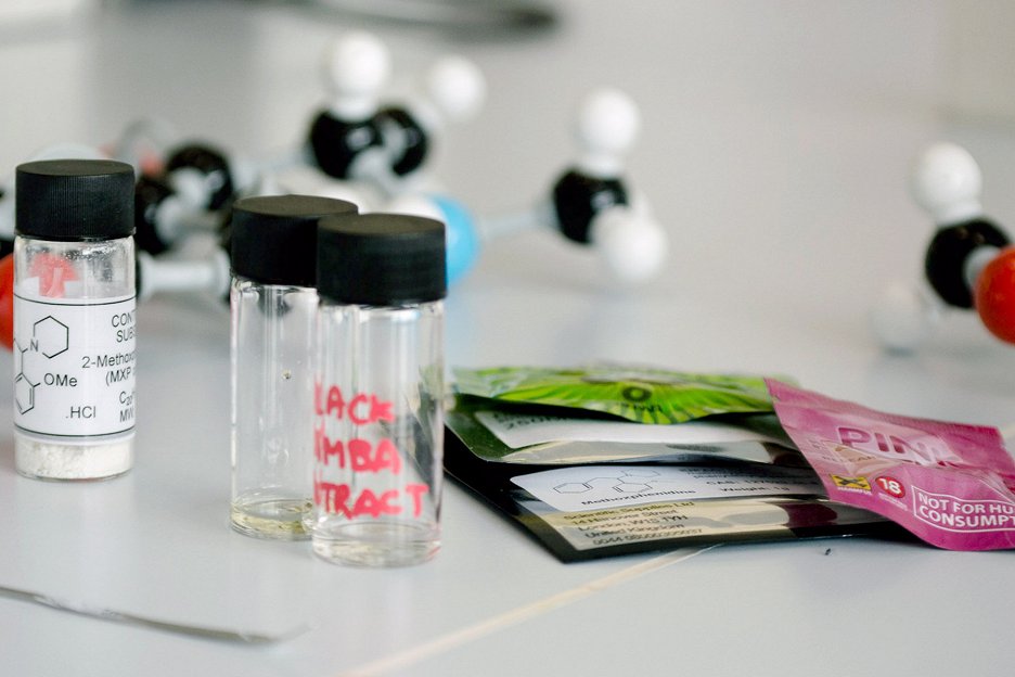 Rausch aus dem Labor - Wie legale Drogen Europa erobern (2015) | ČSFD.cz