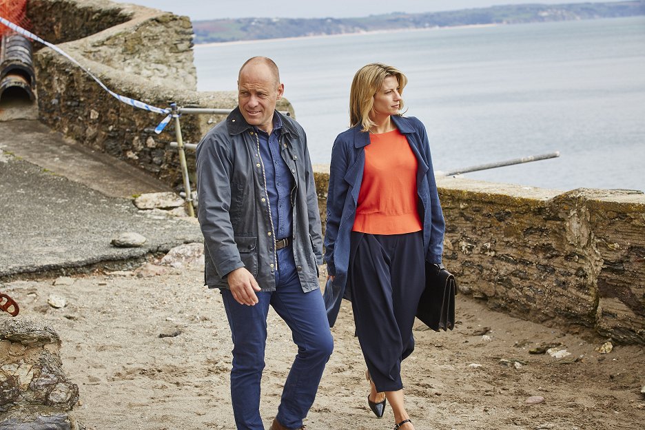 The Coroner - Perfectly Formed (S02E02) (2016) | ČSFD.cz