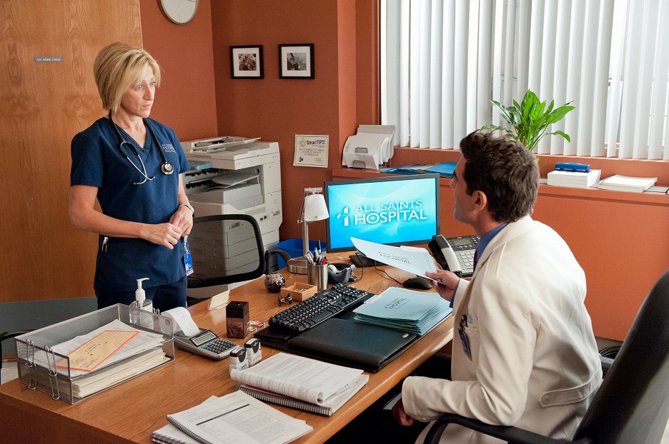 Nurse Jackie - No-Kimono-Zone (S04E06) (2012) | ČSFD.cz