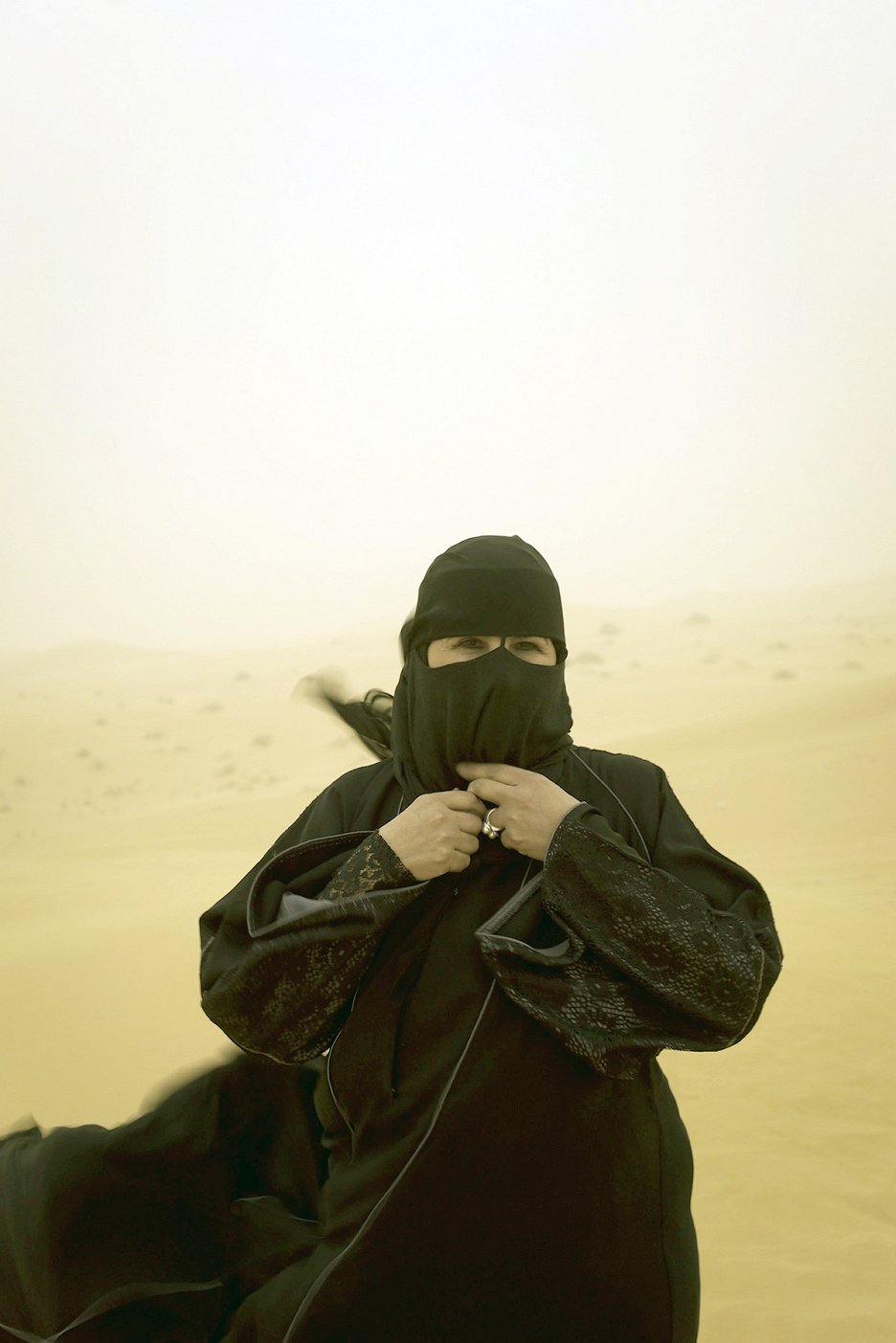 Hissa Hilal - Eine Stimme hinter dem Schleier (2016) | ČSFD.cz