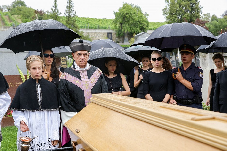 Vorstadtweiber - Schluss mit Lustig (S01E10) (2015) | ČSFD.cz