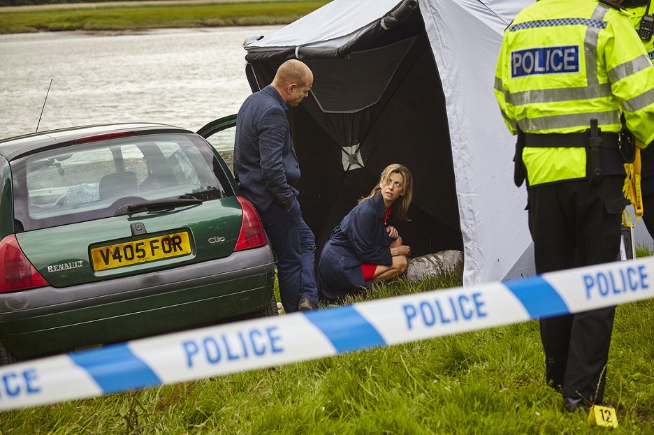 The Coroner - Crash (S02E10) (2016) | ČSFD.cz