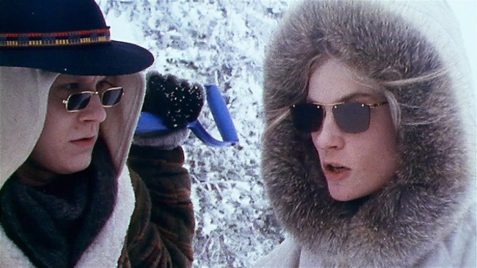 Varokaa putoavia esineitä (1994) | ČSFD.cz