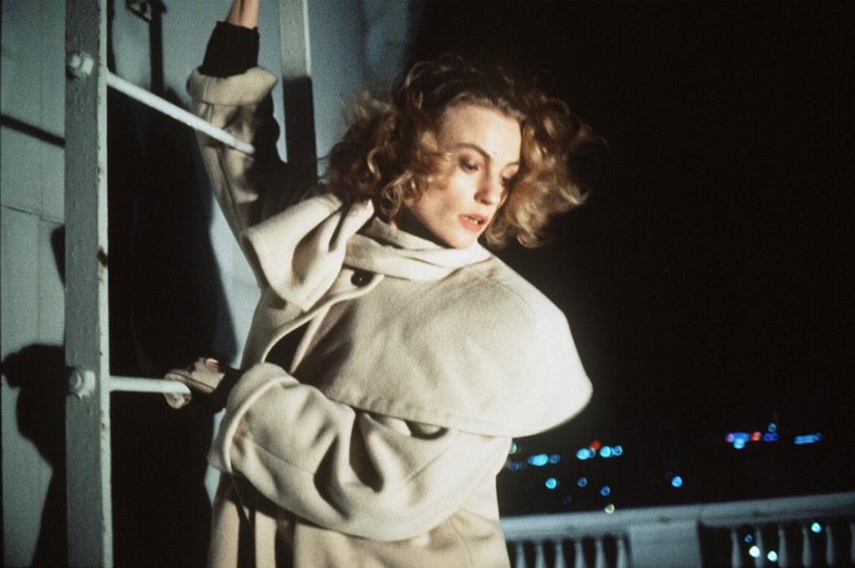 Varokaa putoavia esineitä (1994) | ČSFD.cz