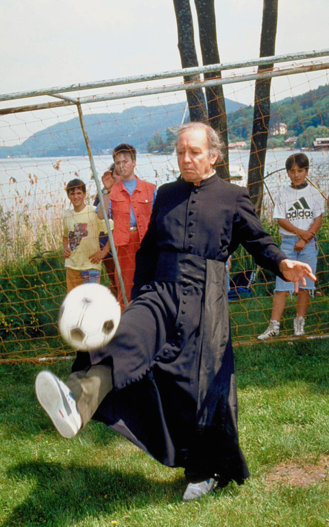 Hochwürden erbt das Paradies (1993) | ČSFD.sk