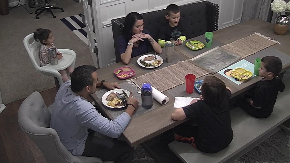 Za zavřenými dveřmi: americká rodina (2017) | ČSFD.cz