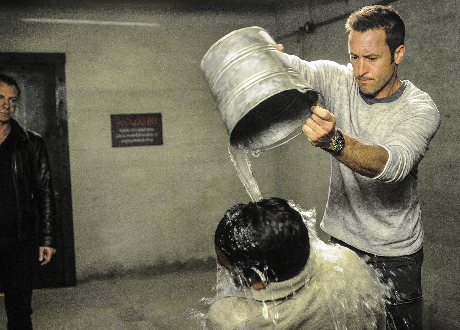 Havaj 5-0 - Za královnu a vlast (S07E02) (2016) | ČSFD.cz