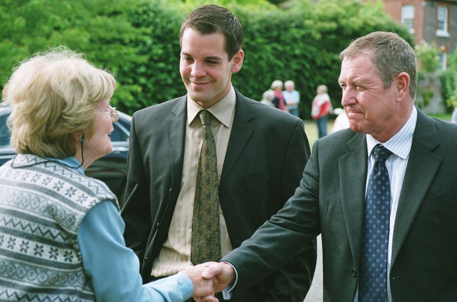 Vraždy v Midsomeru - Mrtvý ve vodě (S08E02) (2004) | ČSFD.cz