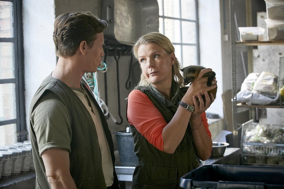 Beste Schwestern - Mutterliebe (S01E06) (2018) | ČSFD.cz