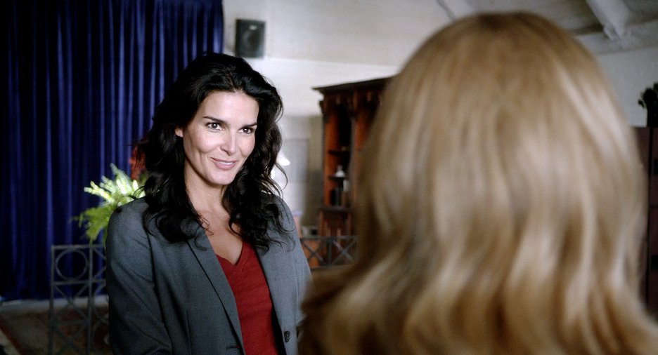 Rizzoli & Isles - Post Mortem (S07E04) (2016) | ČSFD.cz