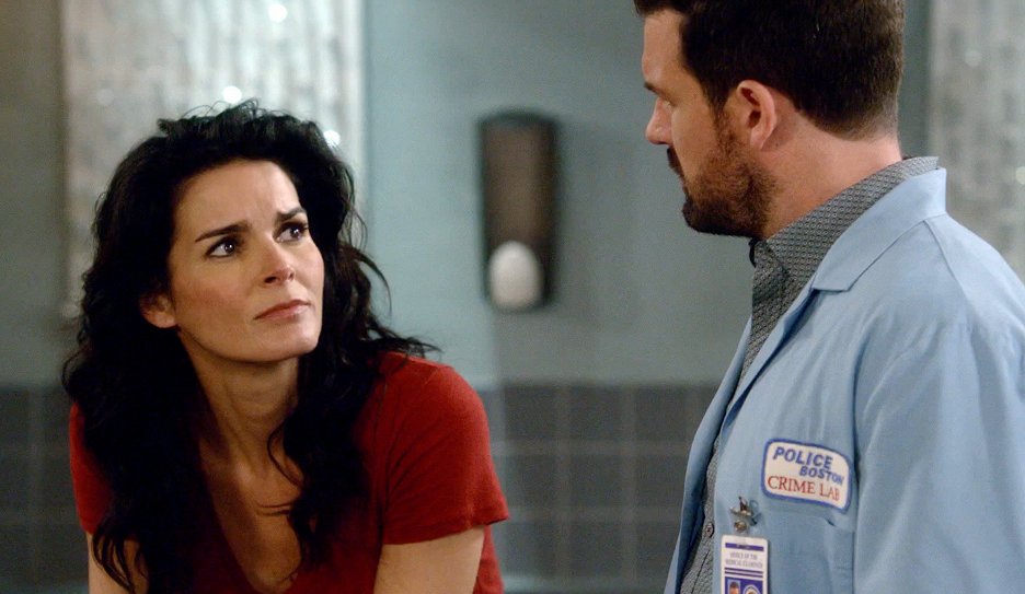 Rizzoli & Isles: Vraždy na pitevně - Post Mortem (S07E04) (2016) | ČSFD.cz