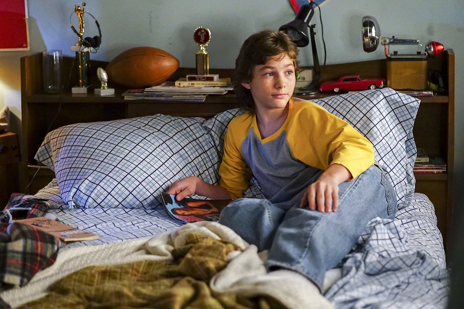 Mladý Sheldon - Spock, Kirk and Testicular Hernia (S01E09) (2017) | ČSFD.sk