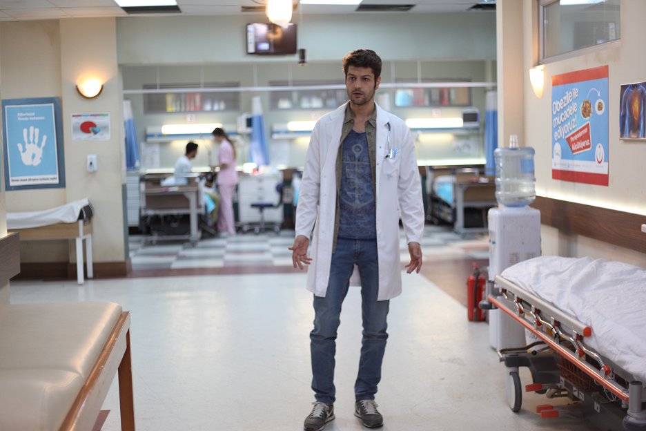 Emergency Love (2015) | Reviews - User's | ČSFD.cz
