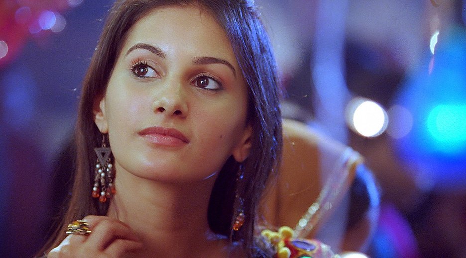 Issaq (2013) | ČSFD.cz