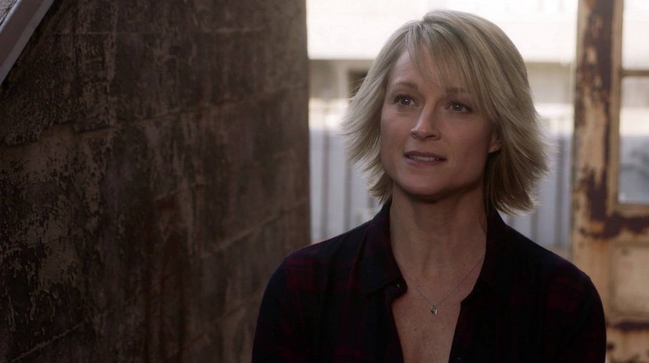 Fosterovi - Přeměna (S05E17) (2018) | ČSFD.cz