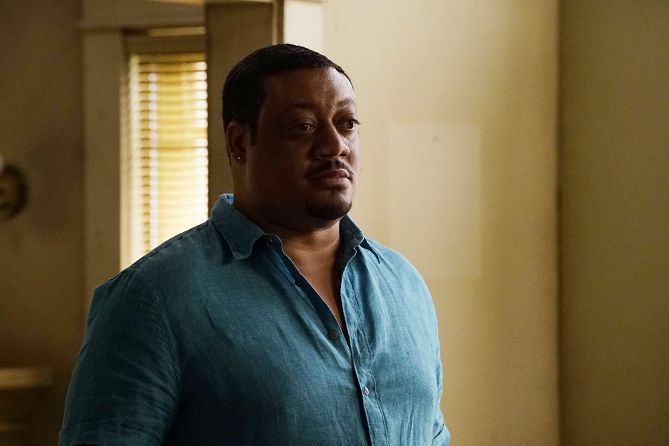 Speechless - N-E--NEW A-I--AIDE (S01E02) (2016) | ČSFD.cz