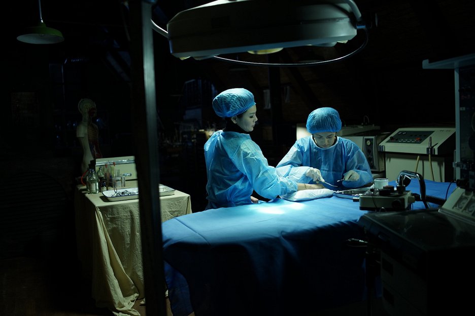Plastic Surgeon: Hunted Face (2014) | ČSFD.cz