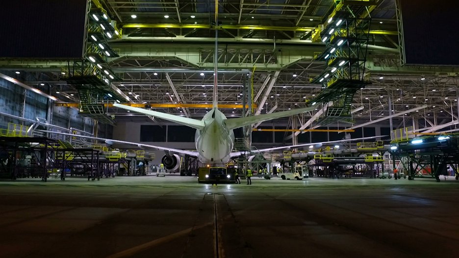 Boeing 777 pod drobnohledem (2016) | ČSFD.cz