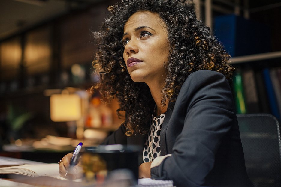 Tajný život párů - O Poder não corrompe, o Poder revela (S01E10) (2017 ...