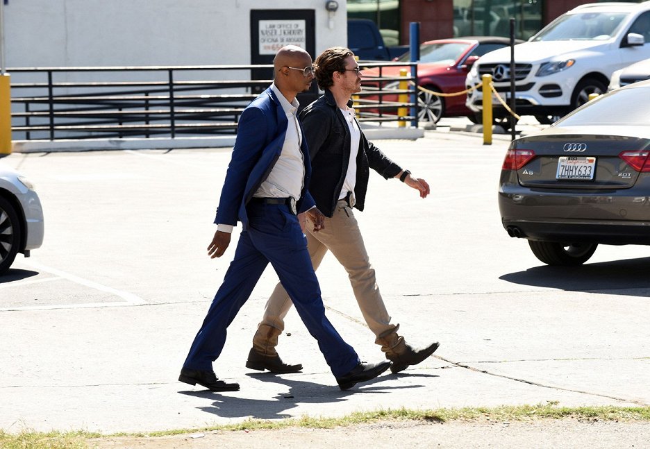 Smrtonosná zbraň - Leo Getz se žení (S02E19) (2018) | Galerie - Z ...