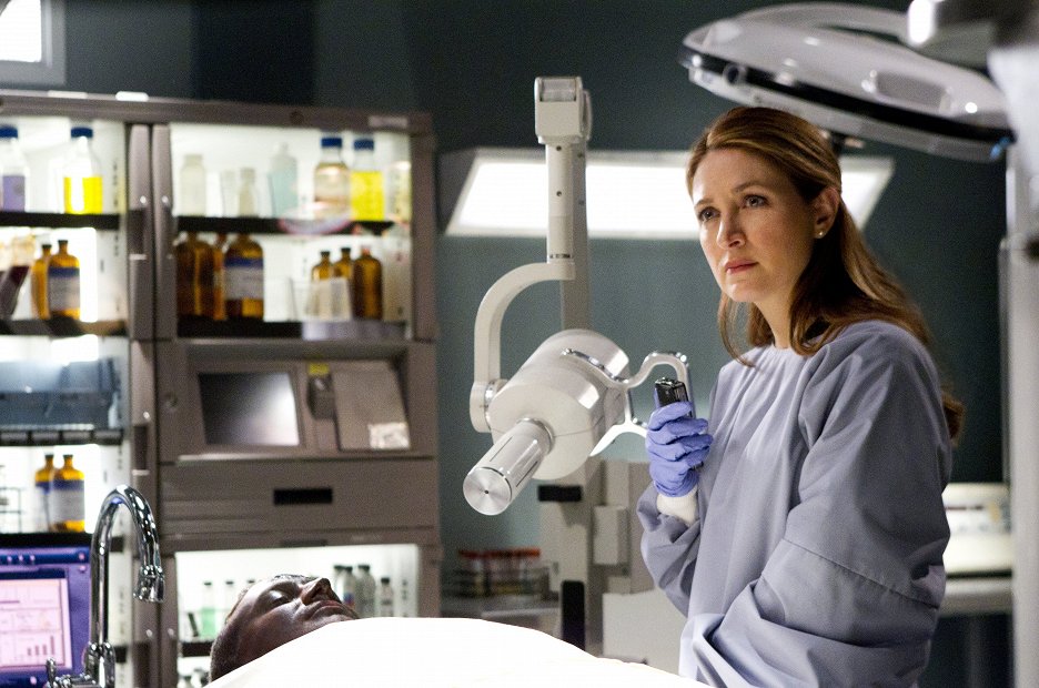 Rizzoli & Isles: Vraždy na pitevně - K čemu jsou hrdinové (S02E01 ...