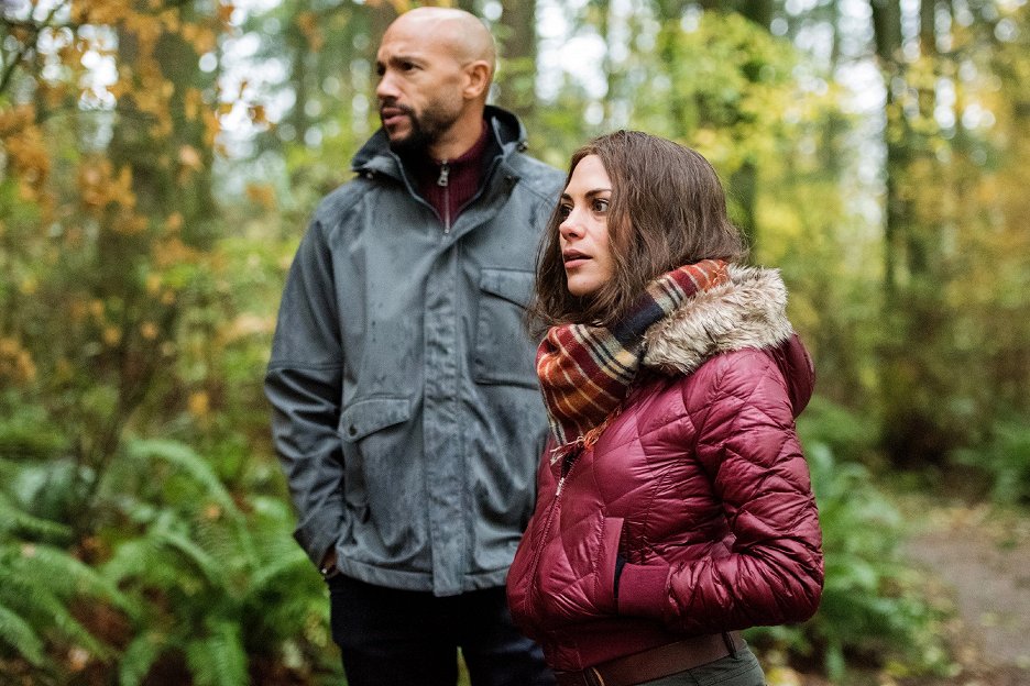 Imposters - Frog-Bikini-Eiffel Tower (S01E07) (2017) | Galerie - Z ...