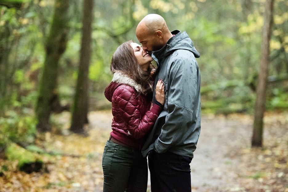 Imposters - Frog-Bikini-Eiffel Tower (S01E07) (2017) | Galerie - Z ...