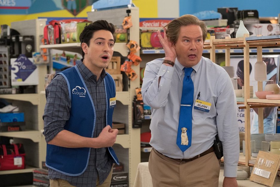 Superstore - Local Vendors Day (S03E18) (2018) | ČSFD.cz