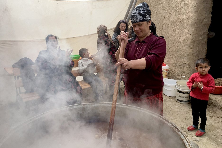 Cesty snů - Von Isfahan nach Samarkand (E03) (2017) | ČSFD.cz
