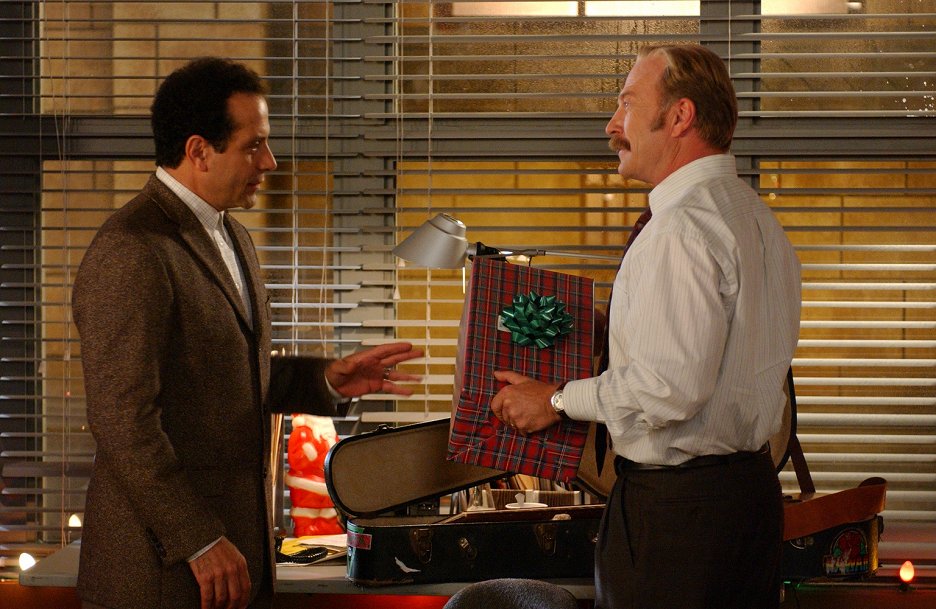 Můj přítel Monk - Pan Monk a tajný Santa (S04E09) (2005) | ČSFD.cz