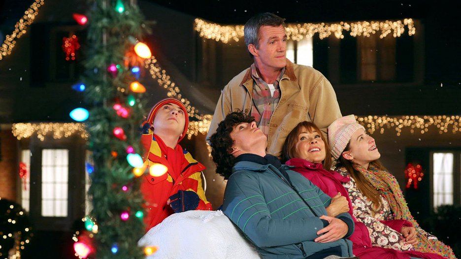 Průměrňákovi - Vánoční stromek (S05E09) (2013) | ČSFD.cz