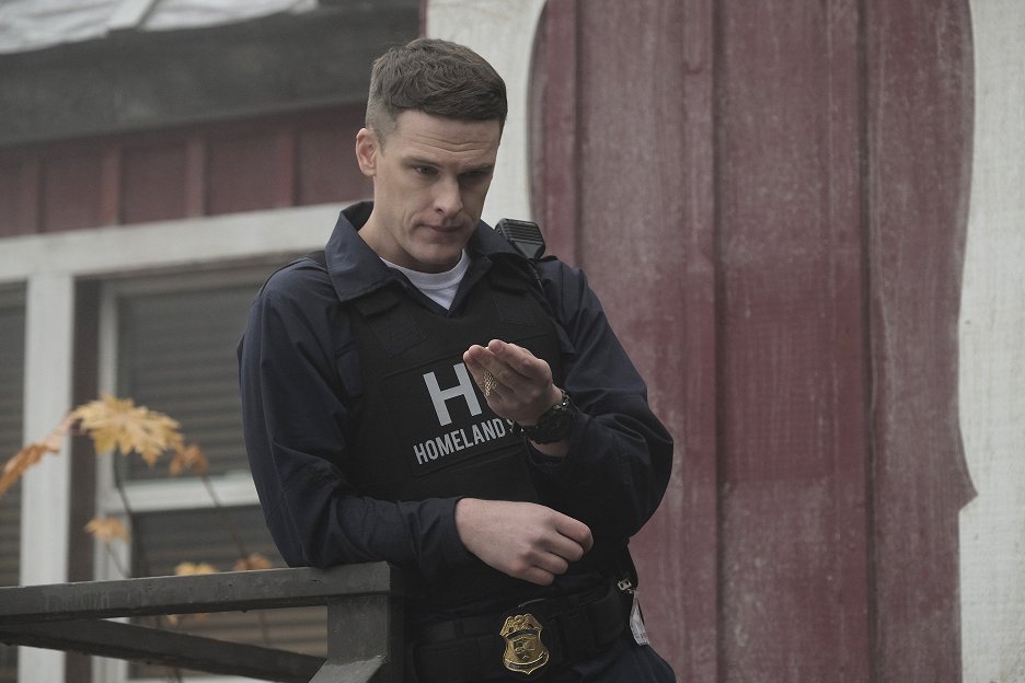 The Crossing - The Long Morrow (E08) (2018) | ČSFD.cz