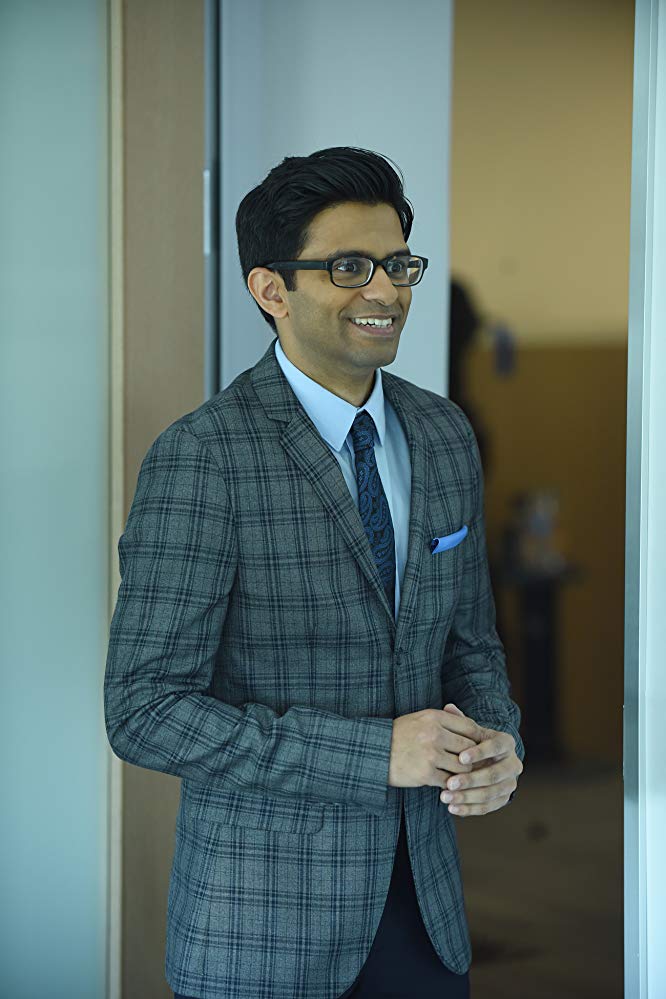 Nová holka - Mladý dospělý (S06E18) (2017) | ČSFD.cz